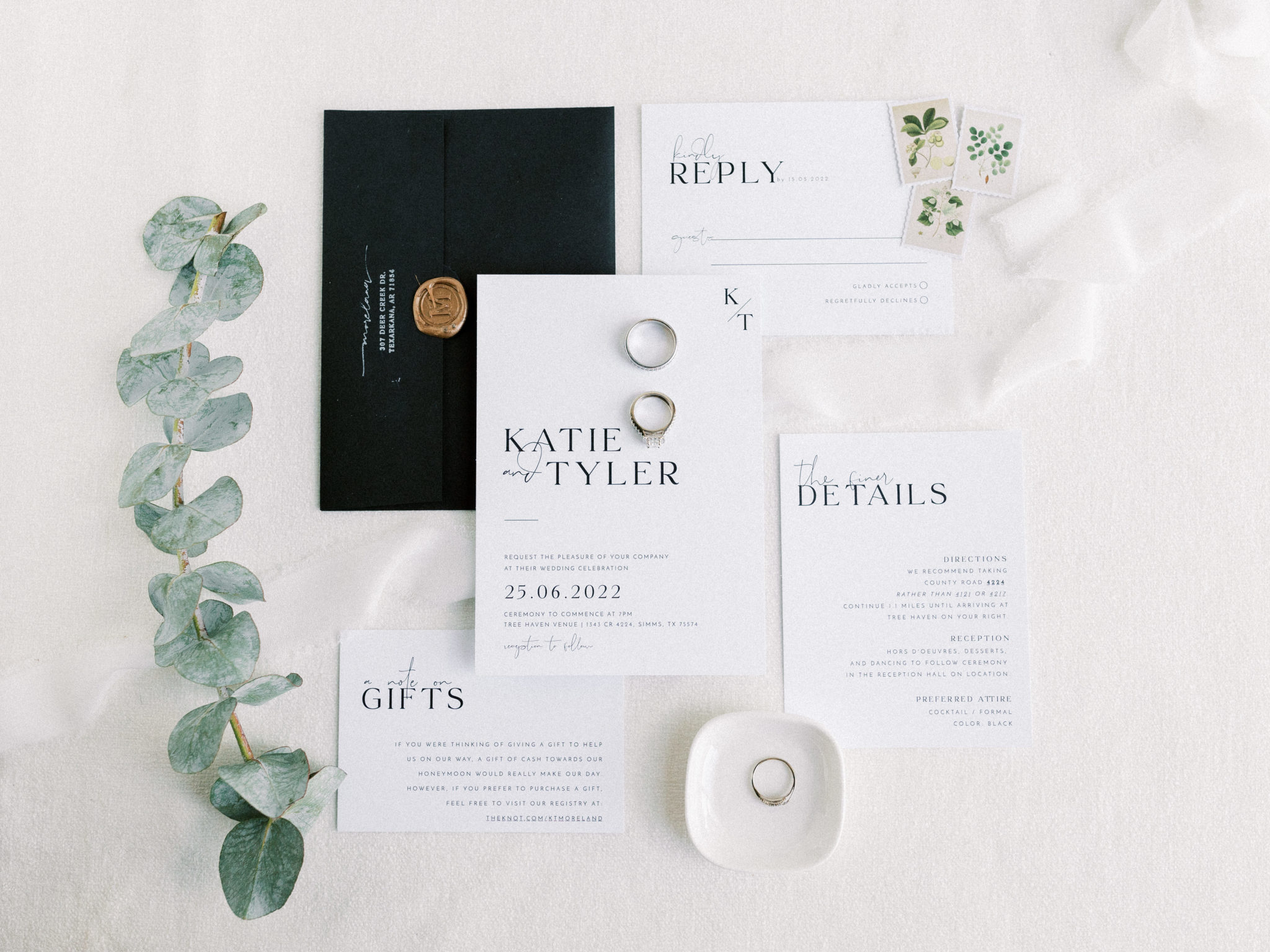 Classic Chic Black And White Tree Haven Wedding in Simms, Texas ...